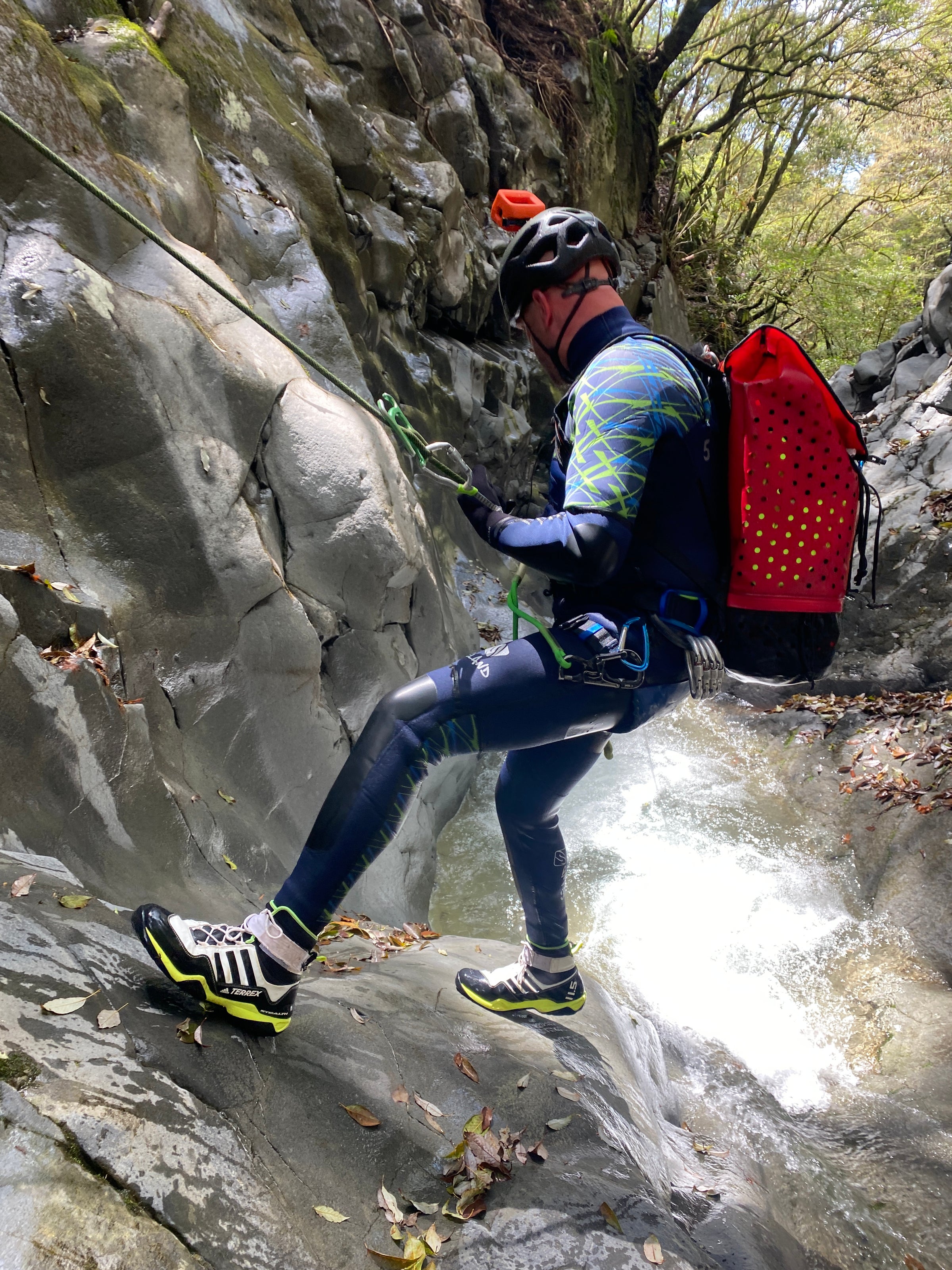 Advanced Canyoning Tour in Fuji Shizuoka | Fujiyama Canyoning Japan